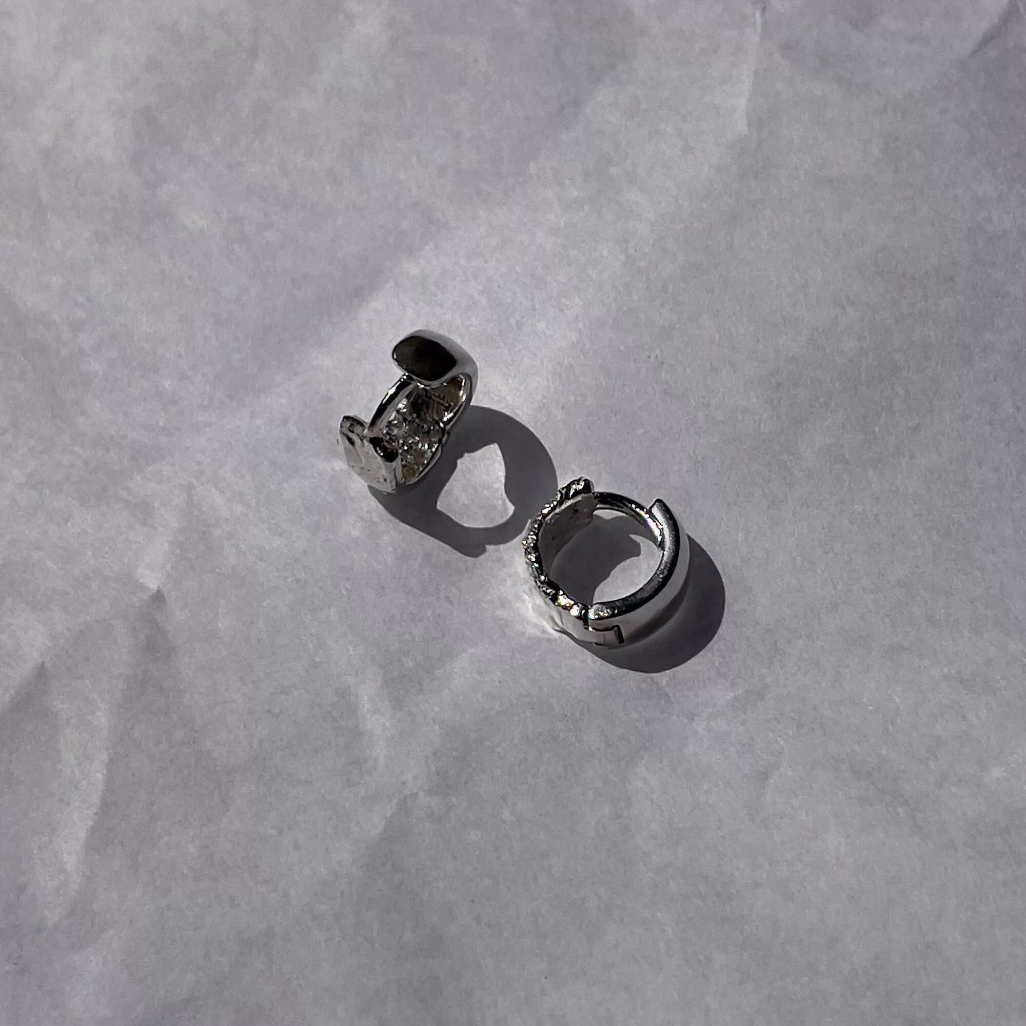 熔岩小耳環 – PROJ-ORNMNT